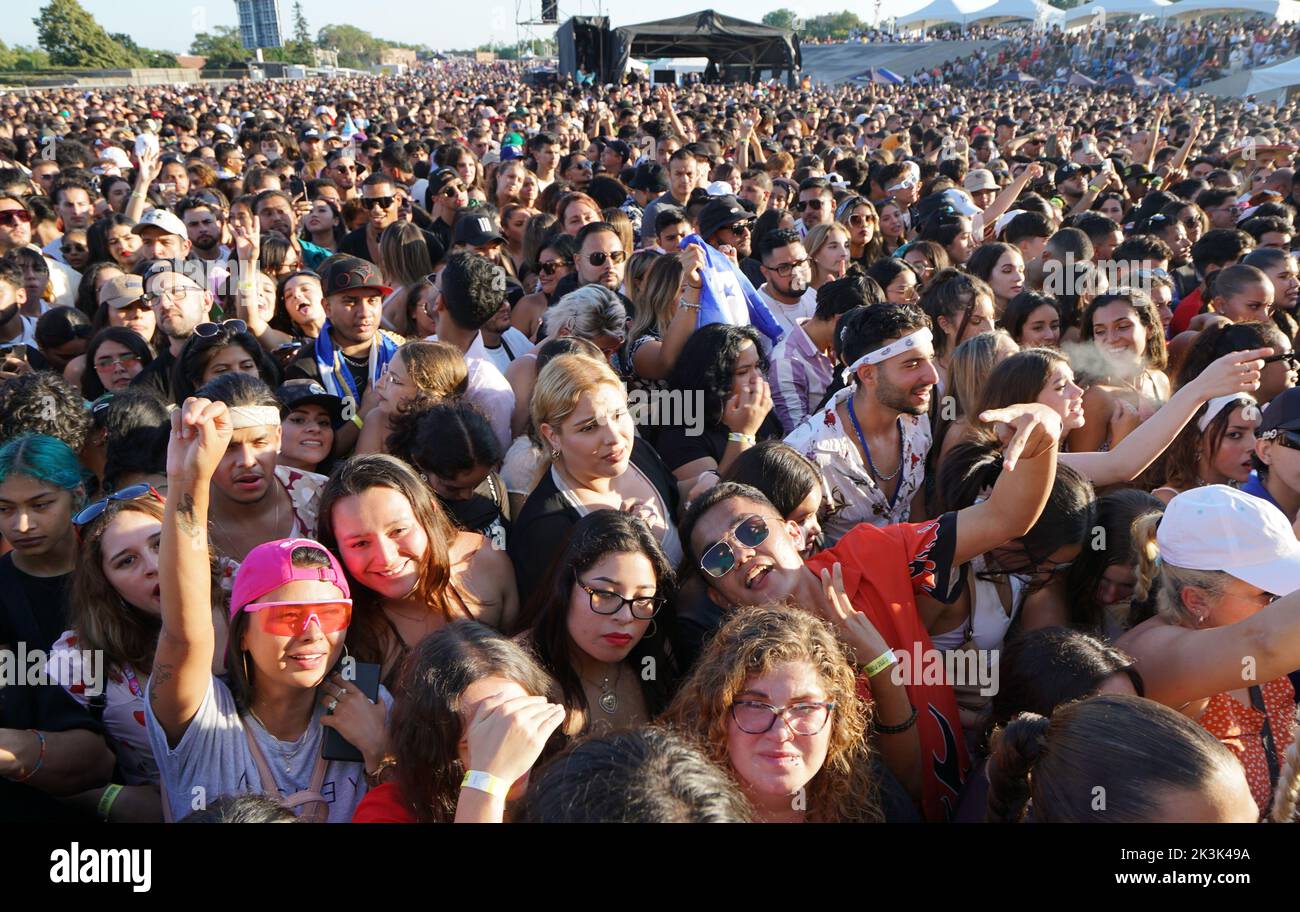Crowd people fans hi-res stock photography and images - Alamy