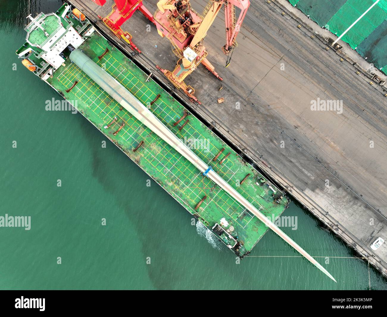 LIANYUNGANG, CHINA - SEPTEMBER 27, 2022 - Workers hoist the world's ...