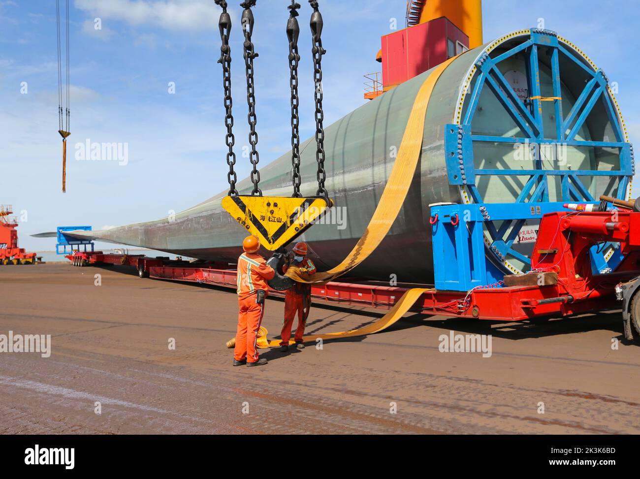 LIANYUNGANG, CHINA - SEPTEMBER 27, 2022 - Workers hoist the world's ...