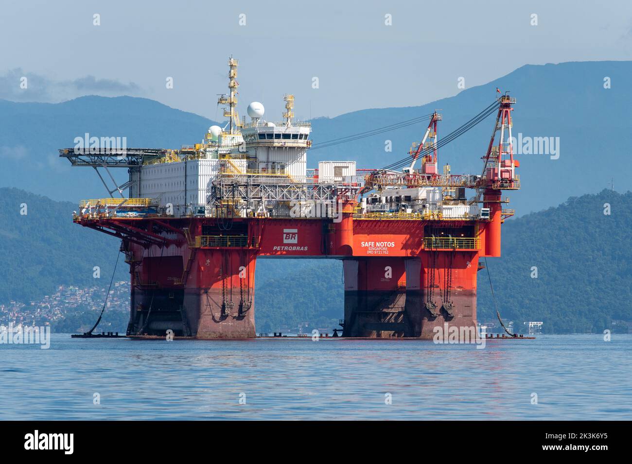An oil rig in the Atlantic Ocean near the coast Stock Photo - Alamy