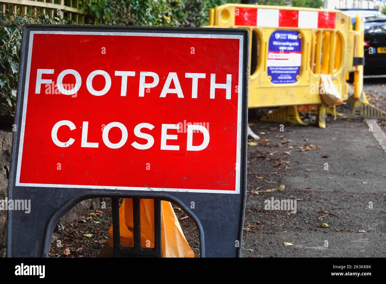 A Footpath Closed sign in New Mills, Derbyshire Stock Photo - Alamy