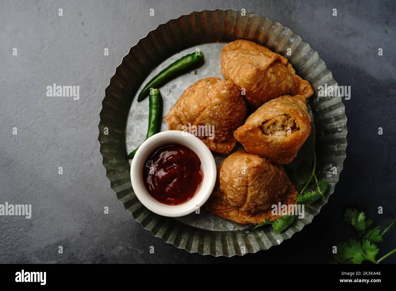 Samosa - Indian triangle pastry with potato filling Diwali snacks ...