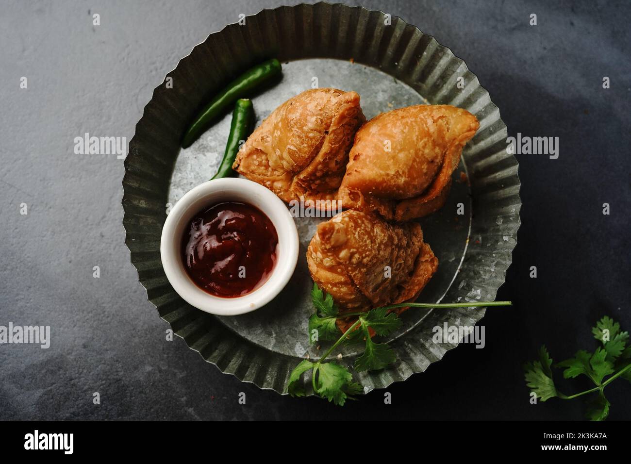 Samosa - Indian triangle pastry with potato filling Diwali snacks ...