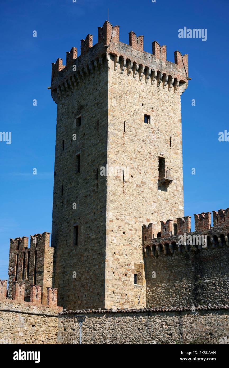 Vigoleno (Pc), Italia,the keep of castle of the 10th/13th century Stock ...