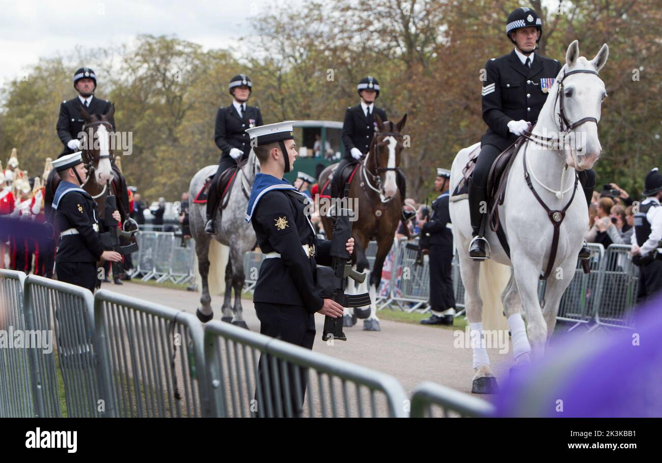 Funeral service st georges chapel windsor hi-res stock photography and ...