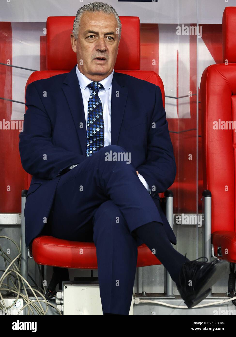 DUSSELDORF - Ecuador coach Gustavo Alfaro during the international ...