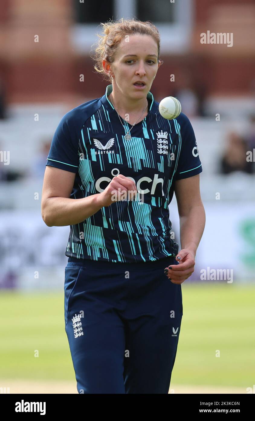 Kate cross cricket hi-res stock photography and images - Alamy