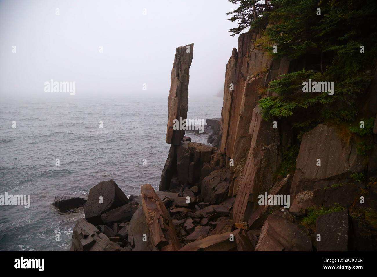 Long island balancing rock hi-res stock photography and images - Alamy
