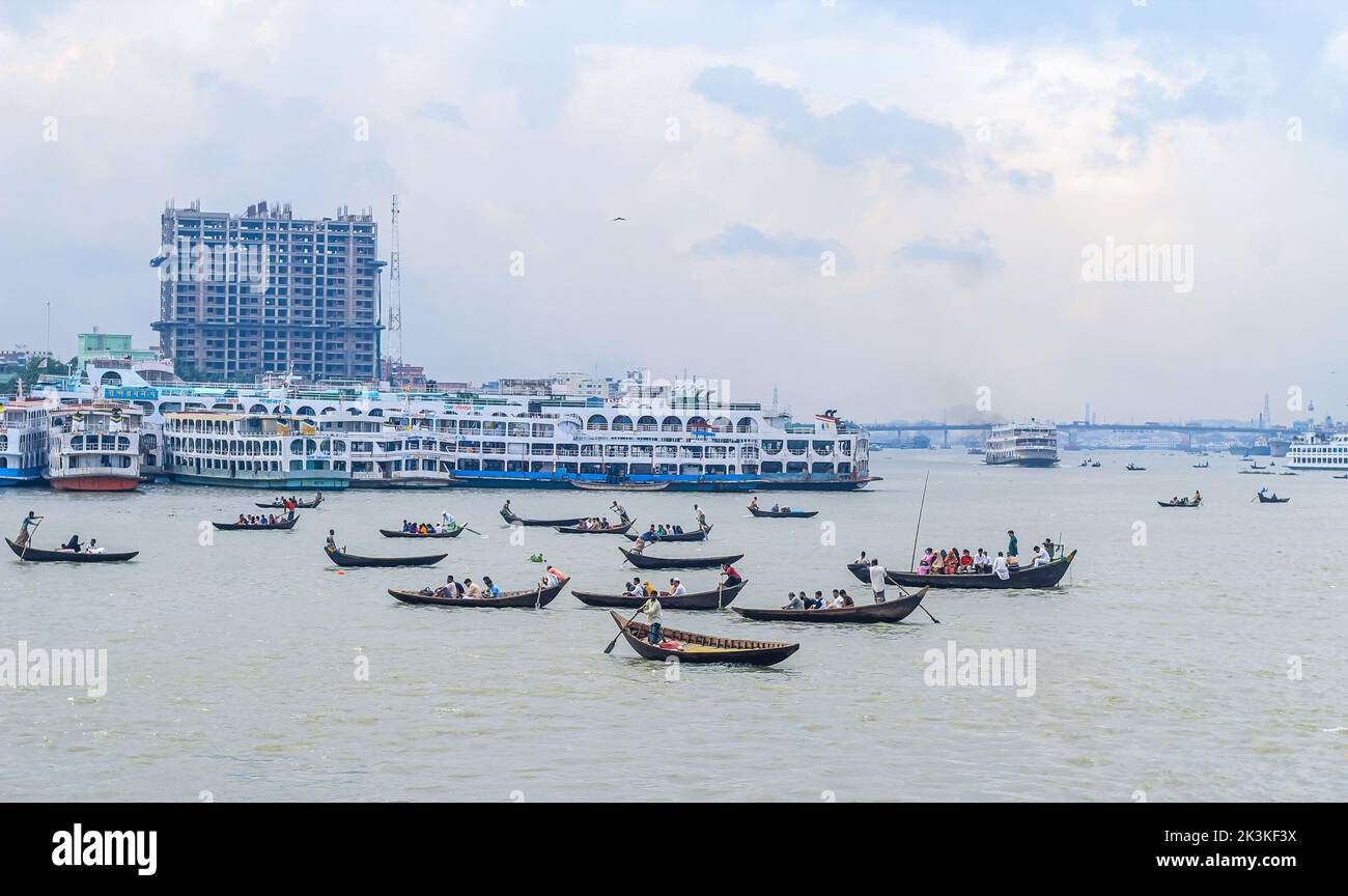 Beautiful landscape of Sadarghat river port on Buriganga river in Dhaka ...