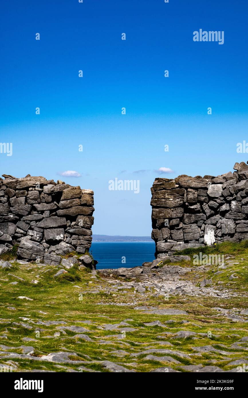 The ancient fortress of Dún Aonghasa or Dún Aengus, Inishmore, the ...