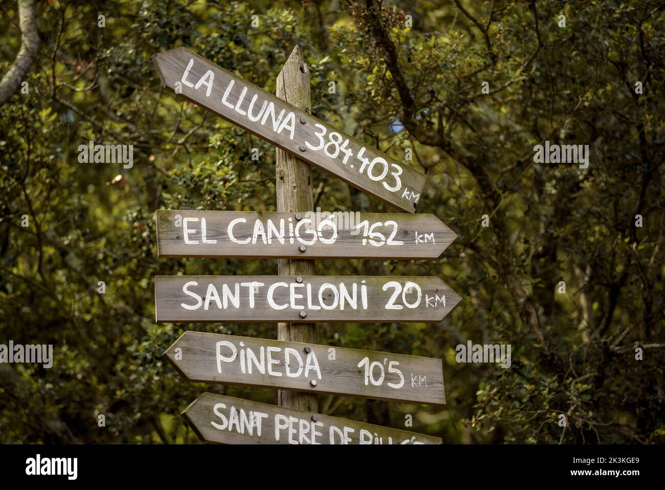 Indicator signs and the GR-92 signs in the Erola hermitage near ...