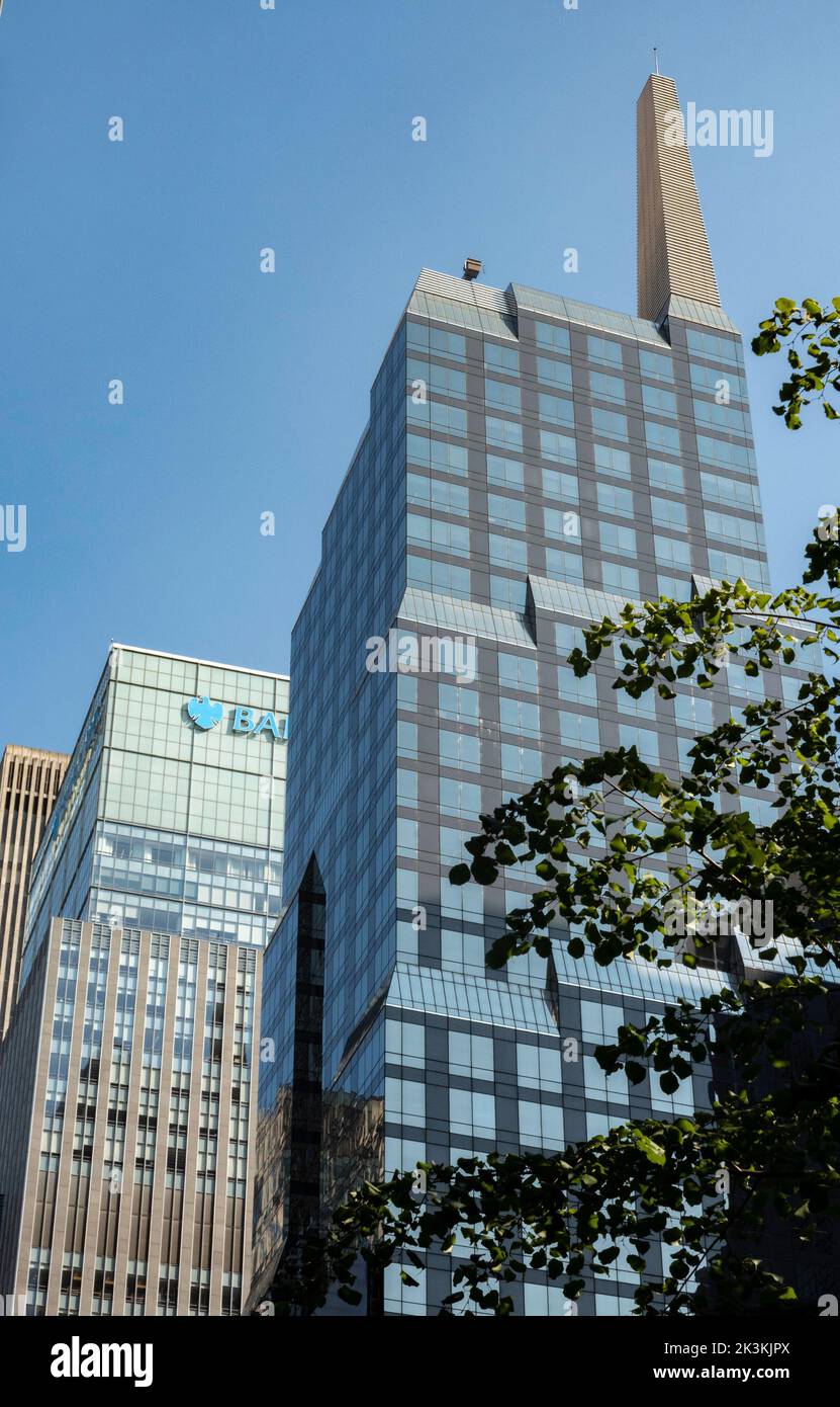 The offset glass pinnacle atop 750 Seventh Avenue is a familiar sight ...