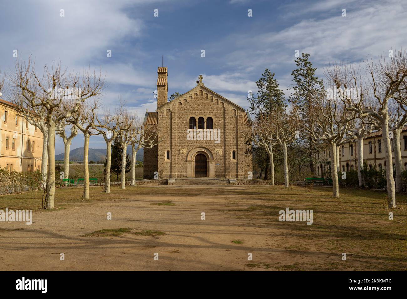 árbol de la iglesia hi-res stock photography and images - Alamy