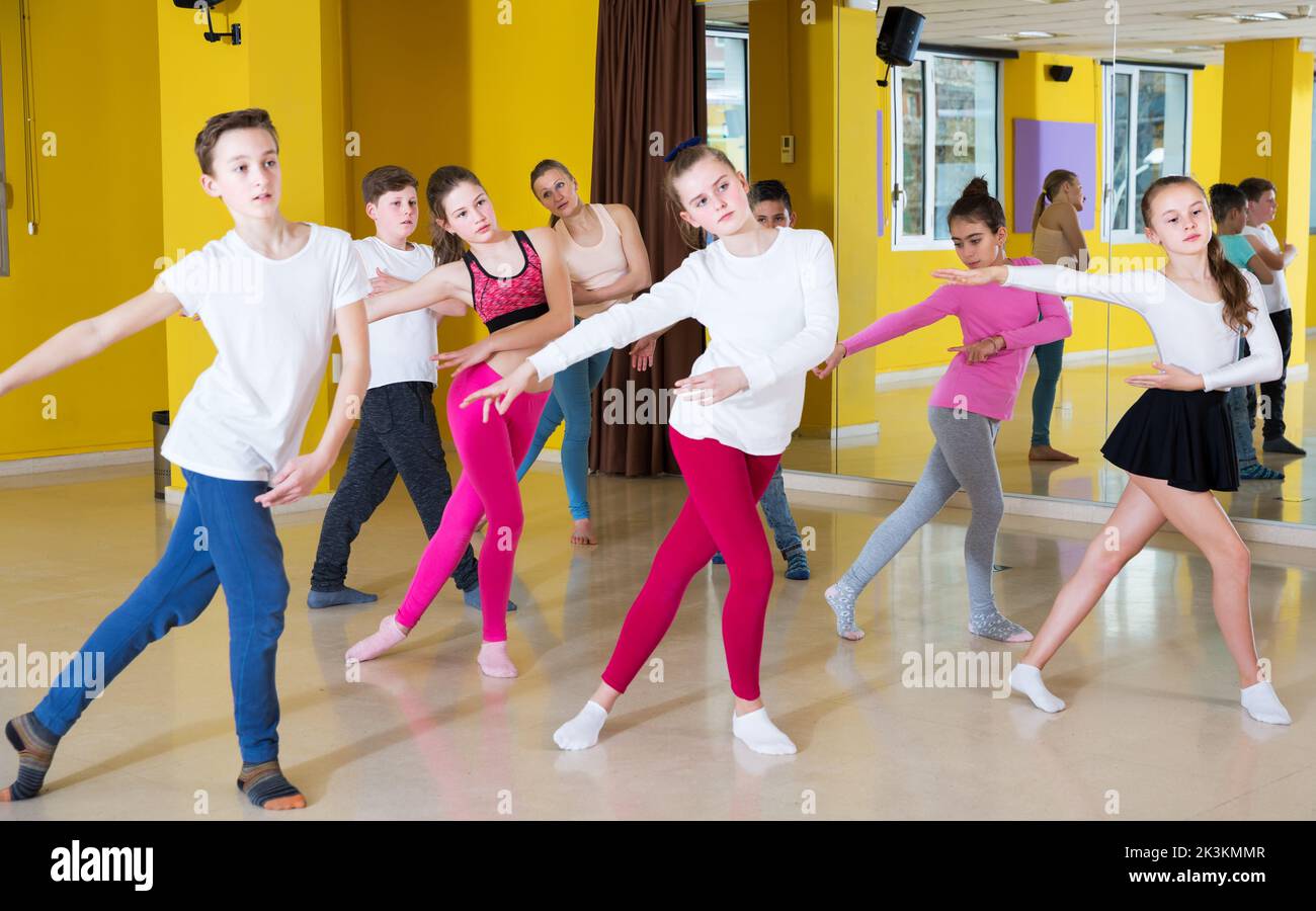 Tweens training dance movements in class Stock Photo - Alamy