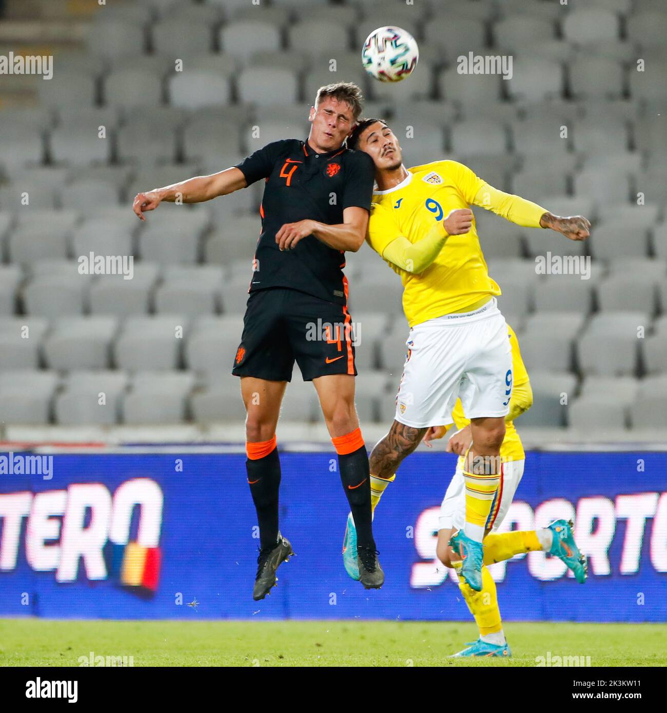 CLUC, ROMANIA - SEPTEMBER 27: Micky van de Ven of Netherlands U21 ...