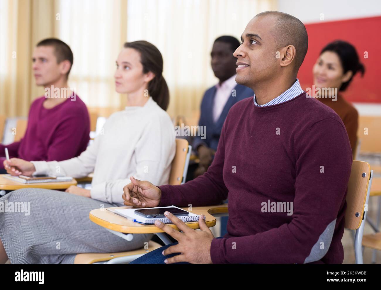 Student groups tables hi-res stock photography and images - Alamy