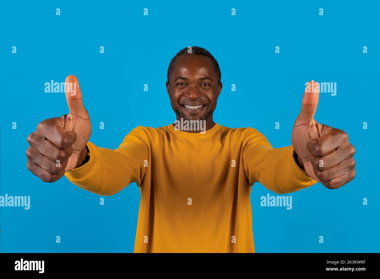 Black man showing the middle finger hi-res stock photography and images ...