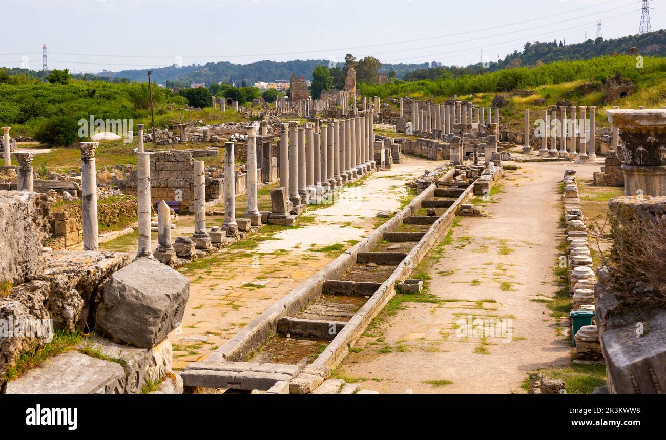 Roman columned street of perge hi-res stock photography and images - Alamy