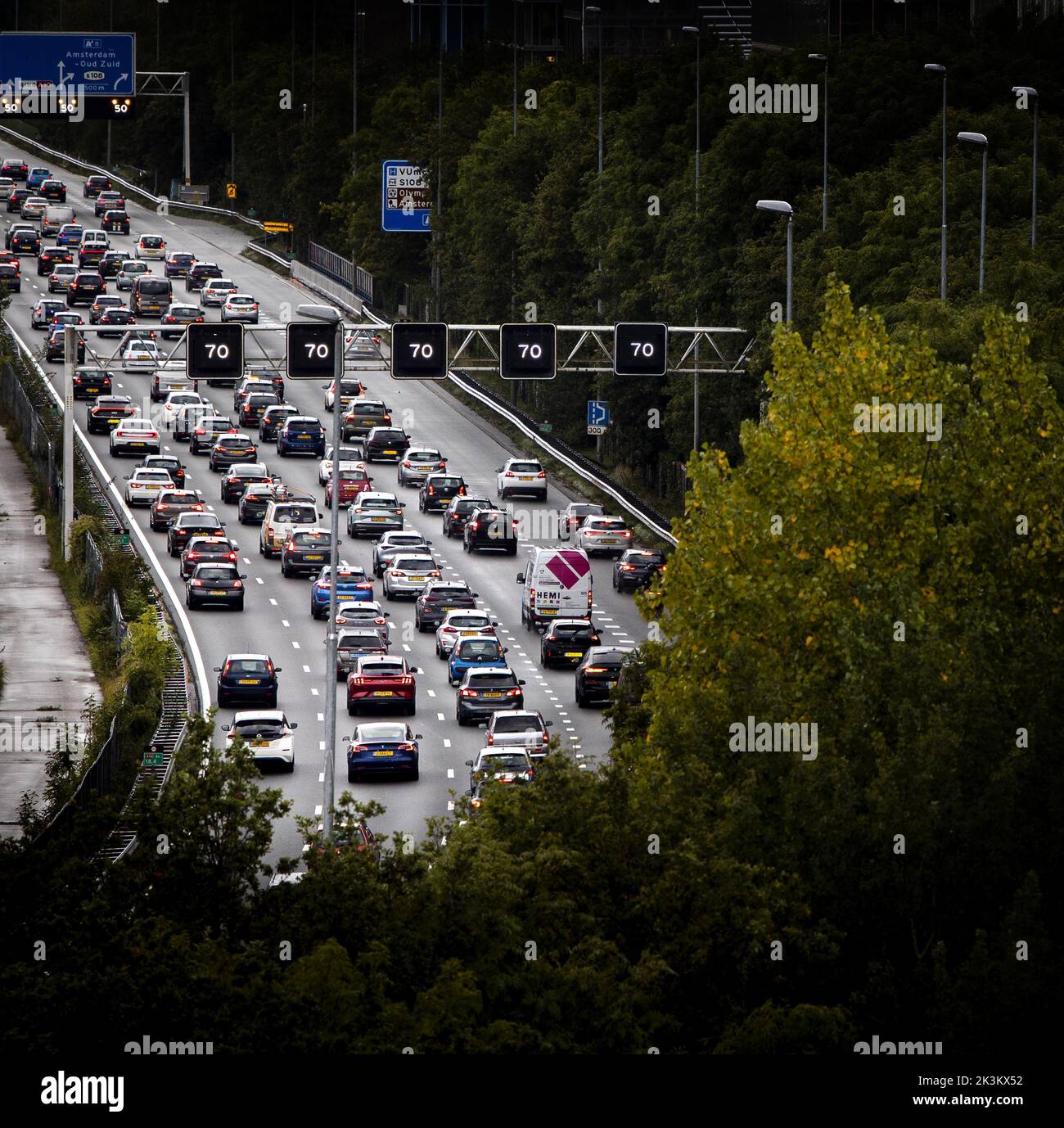 2022-09-27 18:15:38 AMSTERDAM - Traffic jam on the A10 during the ...