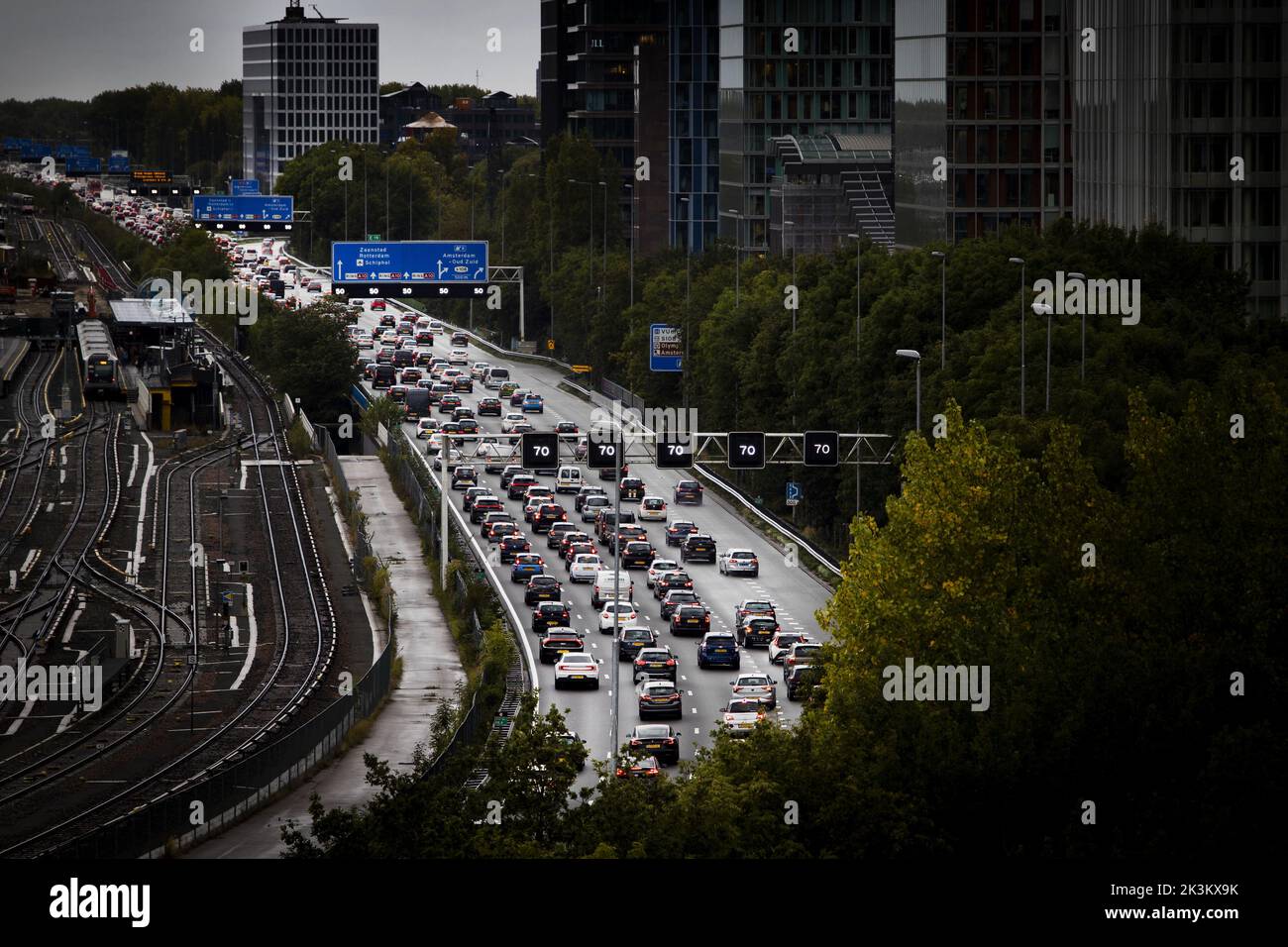 2022-09-27 18:15:21 AMSTERDAM - Traffic jam on the A10 during the ...