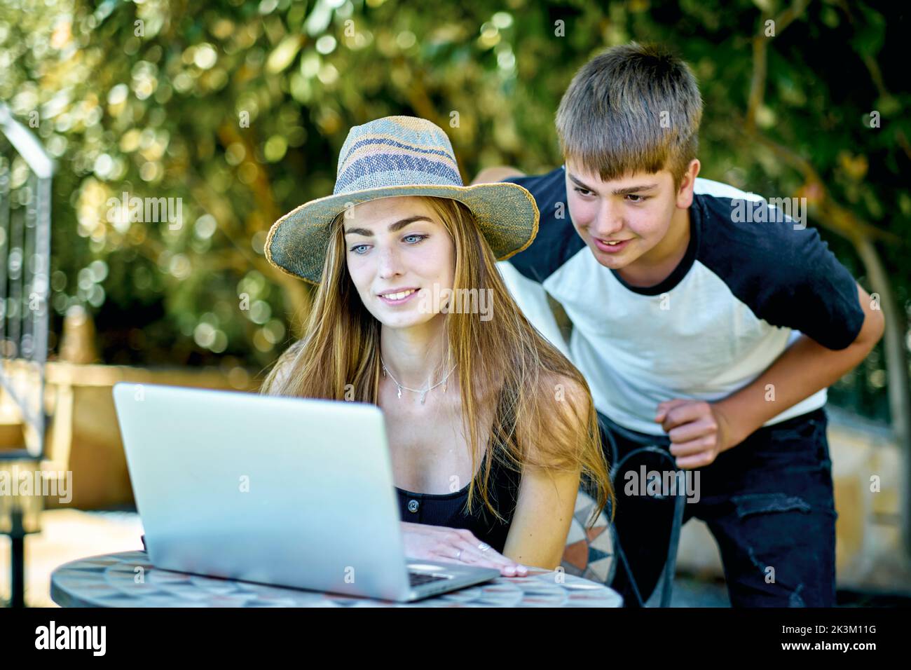 Teenager computer model release hi-res stock photography and images - Alamy