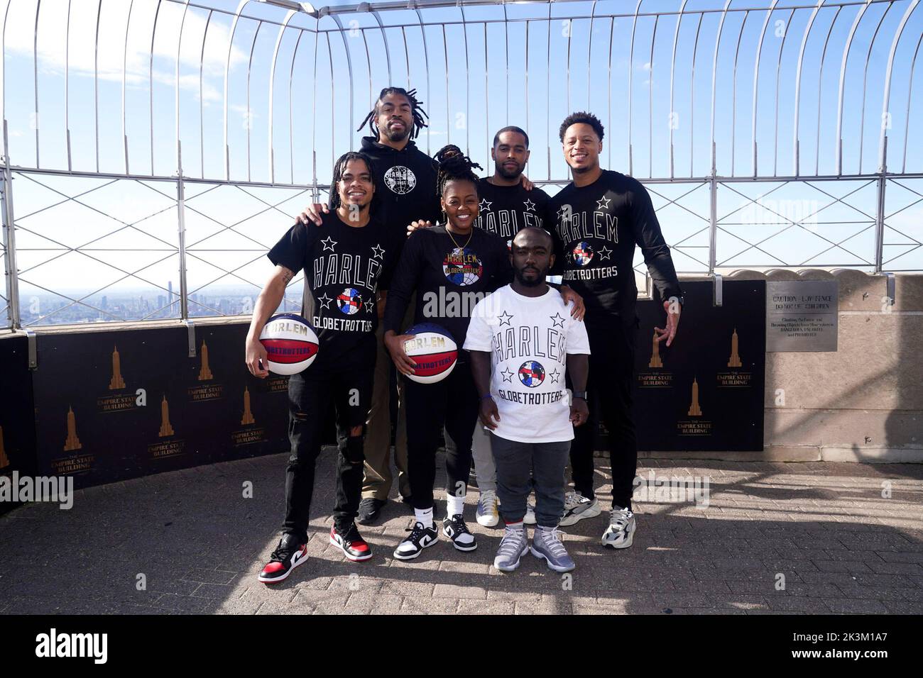 Harlem globetrotters 2022 hi-res stock photography and images - Alamy