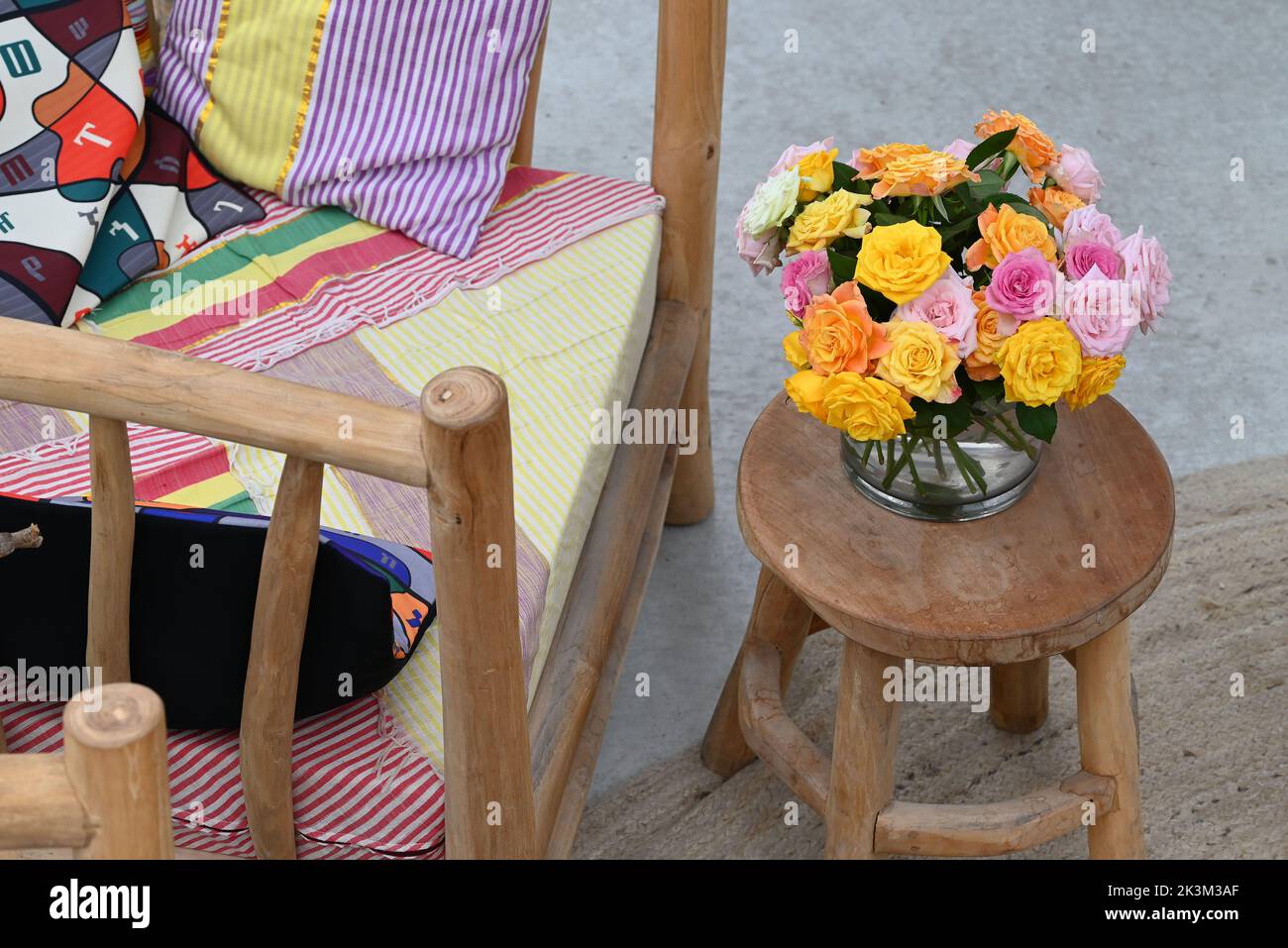 Roses in a variety of mixed colours Stock Photo - Alamy