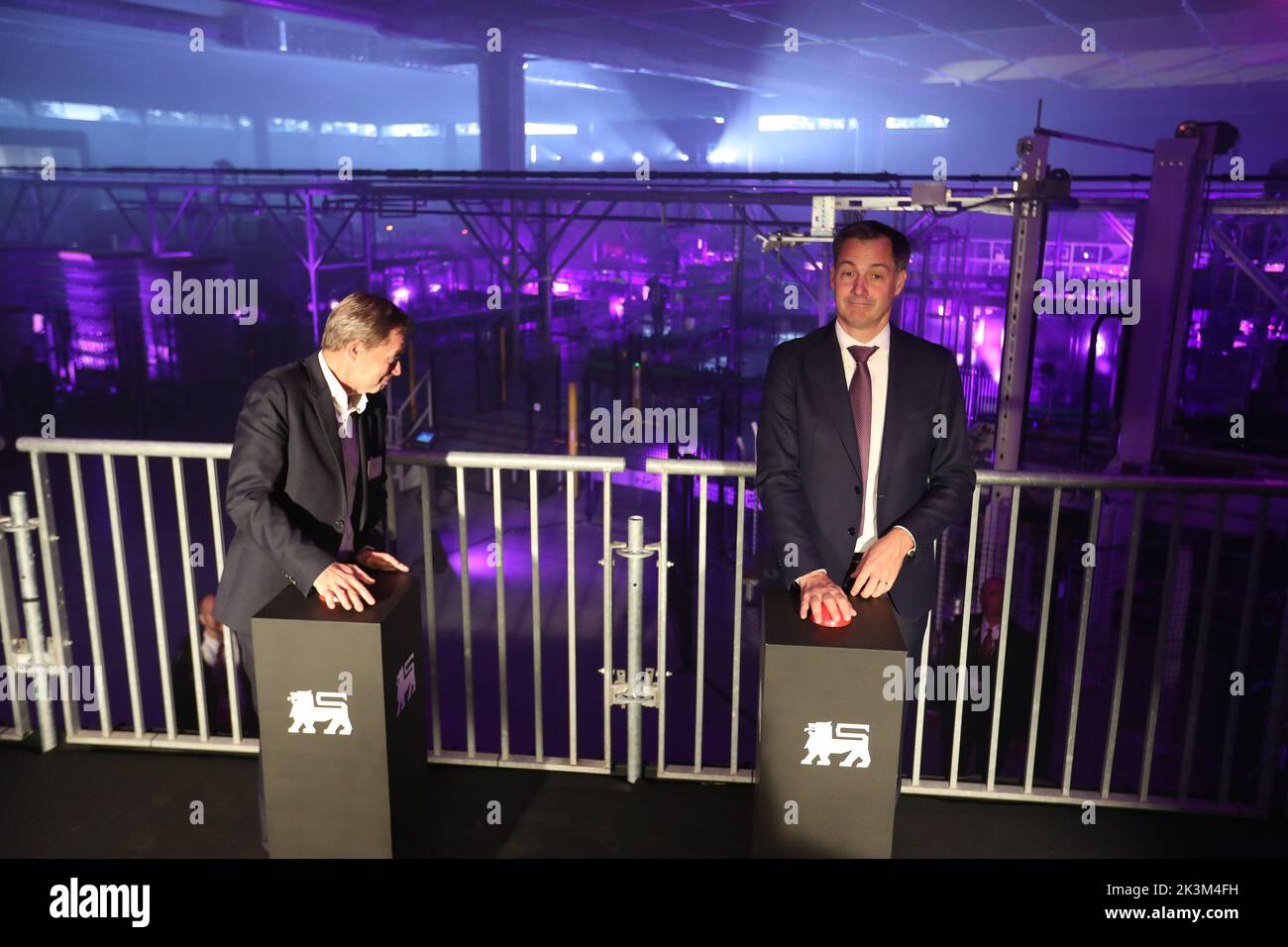 Prime Minister Alexander De Croo (R) receives a guided tour at the ...