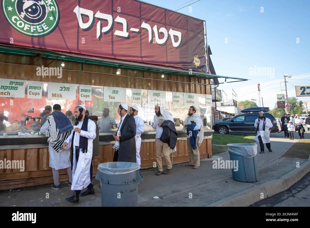 Uman, Ukraine. 26th Sep, 2022. Ultra-Orthodox Jewish pilgrims line up ...