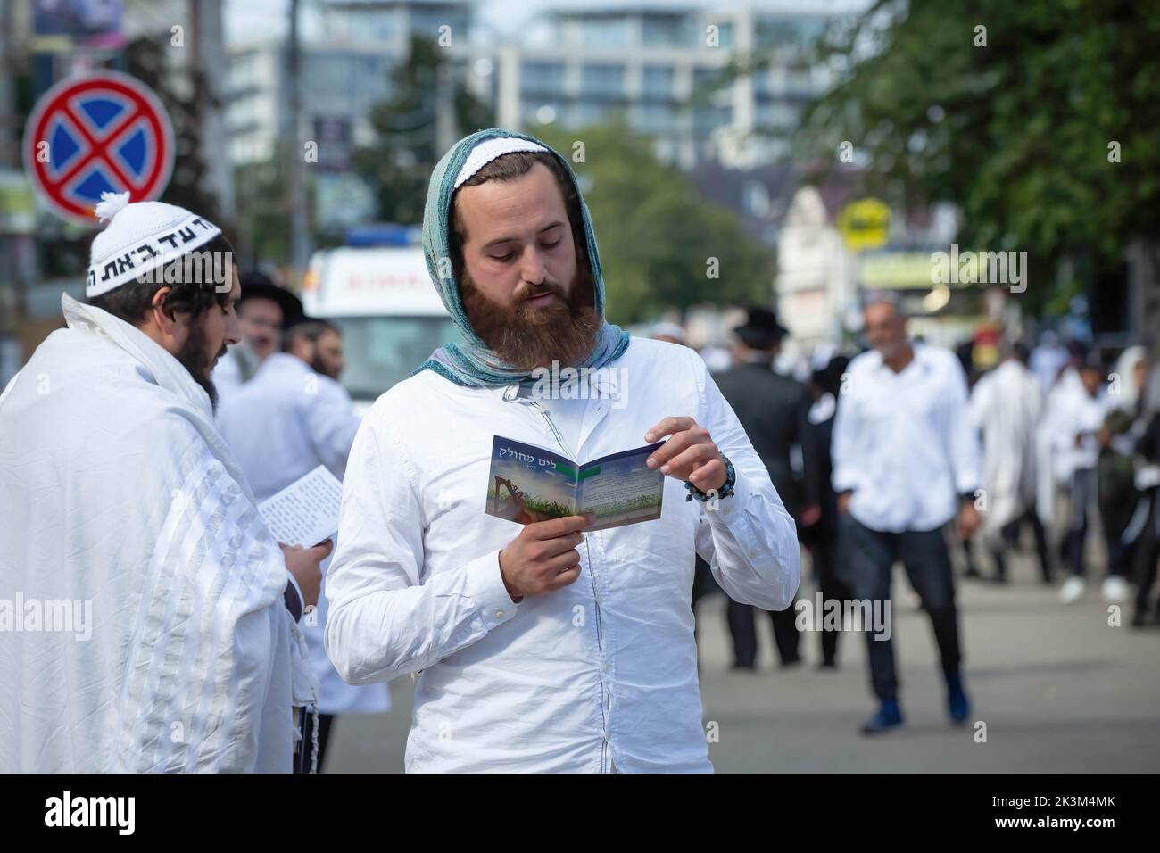 Uman, Ukraine. 26th Sep, 2022. Ultra-Orthodox Jewish pilgrims pray ...