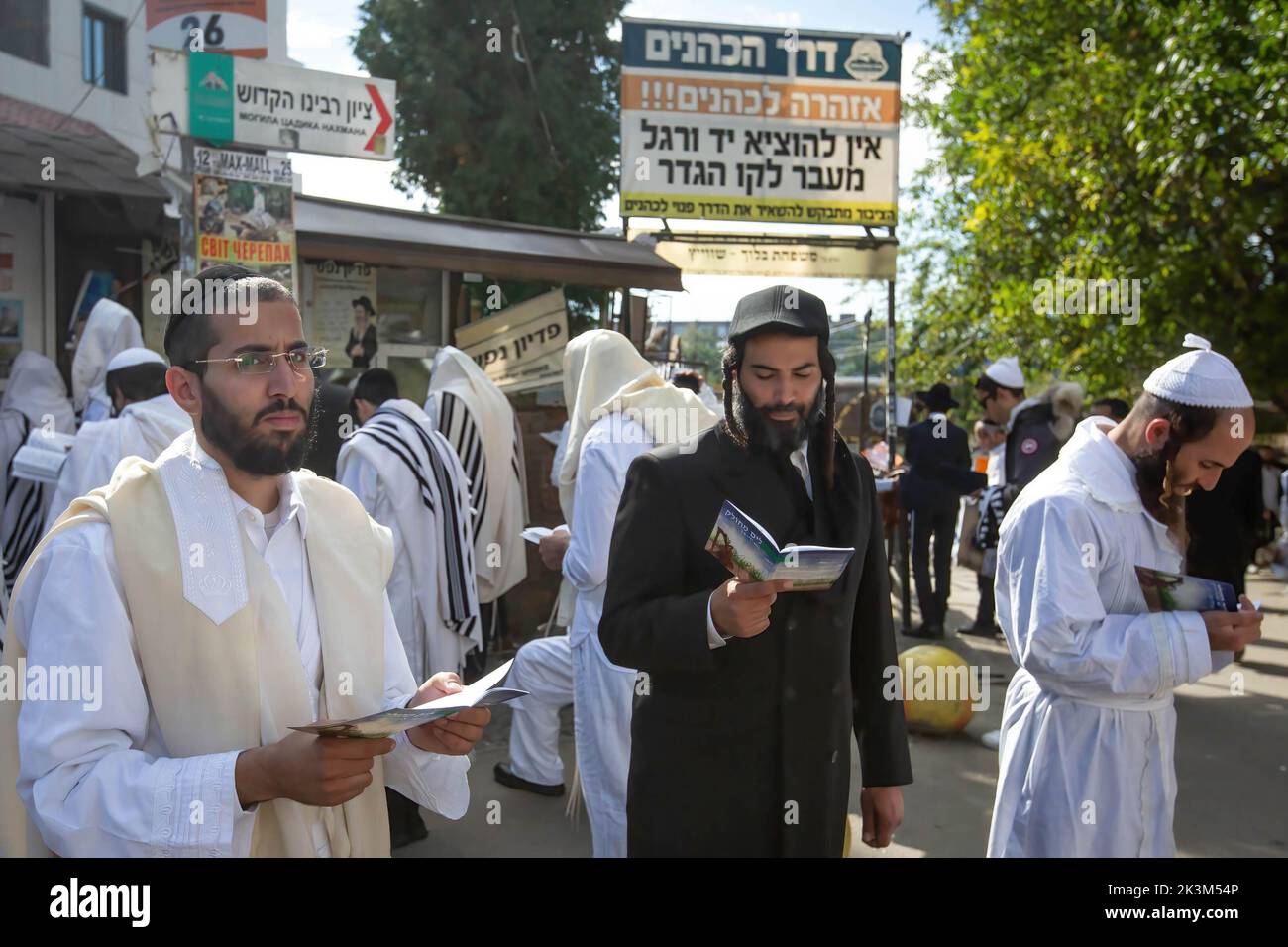 Uman, Ukraine. 26th Sep, 2022. Ultra-Orthodox Jewish pilgrims pray ...