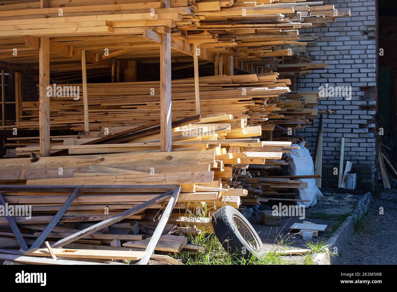 Folded finished boards at the sawmill close up Stock Photo - Alamy