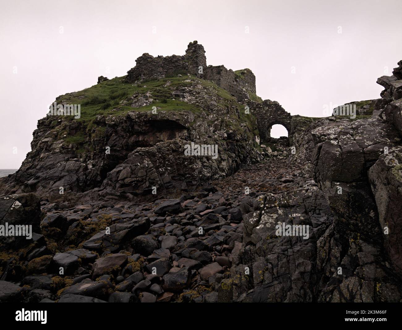 Dun Scaich castle Tokavaig, Sleat, Isle of Skye, Scotland Stock Photo ...