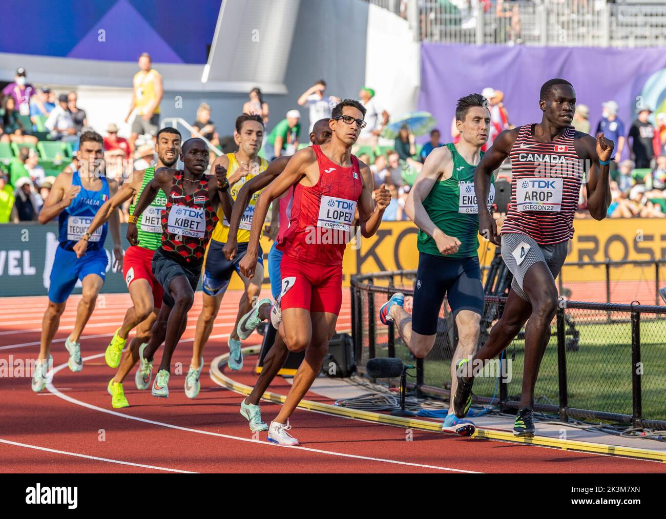 Jesus Tonatiy Lopez and Marco Arop competing in the 800m heats at the ...