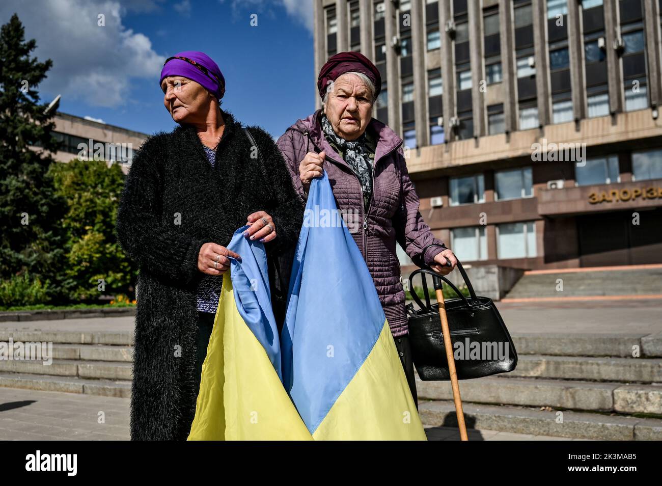 Non Exclusive: ZAPORIZHZHIA, UKRAINE - SEPTEMBER 25, 2022 - Two senior ...