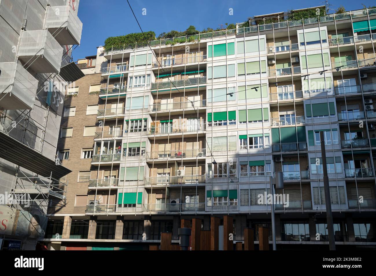 Tall apartment block hi-res stock photography and images - Alamy