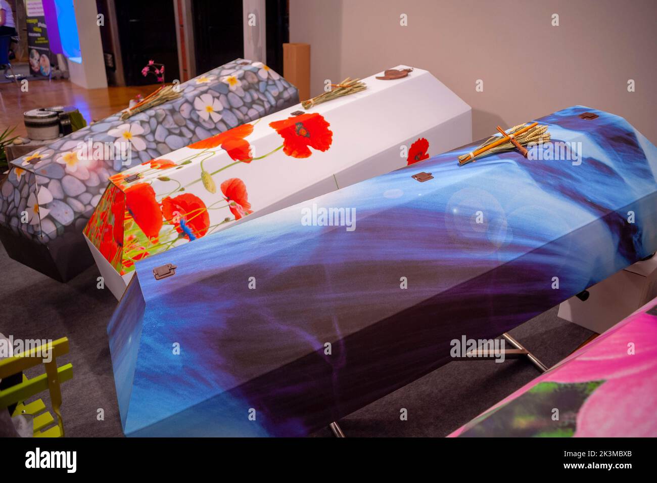 Biodegradable caskets hi-res stock photography and images - Alamy