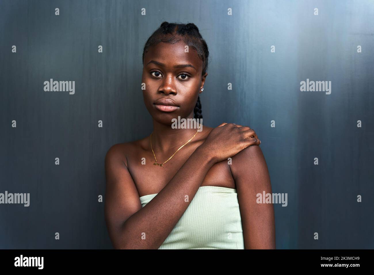 Female wearing tube top hi-res stock photography and images - Alamy