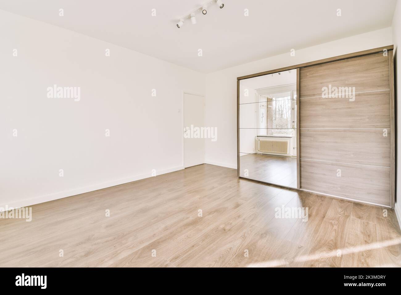 Empty modern room with wardrobe and parquet floor Stock Photo - Alamy