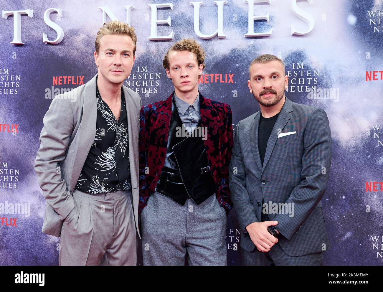Berlin, Germany. 27th Sep, 2022. Actors Albrecht Schuch (l-r), Felix ...
