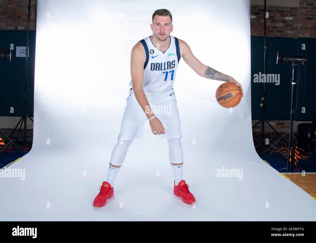 Dallas, TX, USA. 26th Sep, 2022. Dallas Mavericks guard Luka Doncic #77 ...