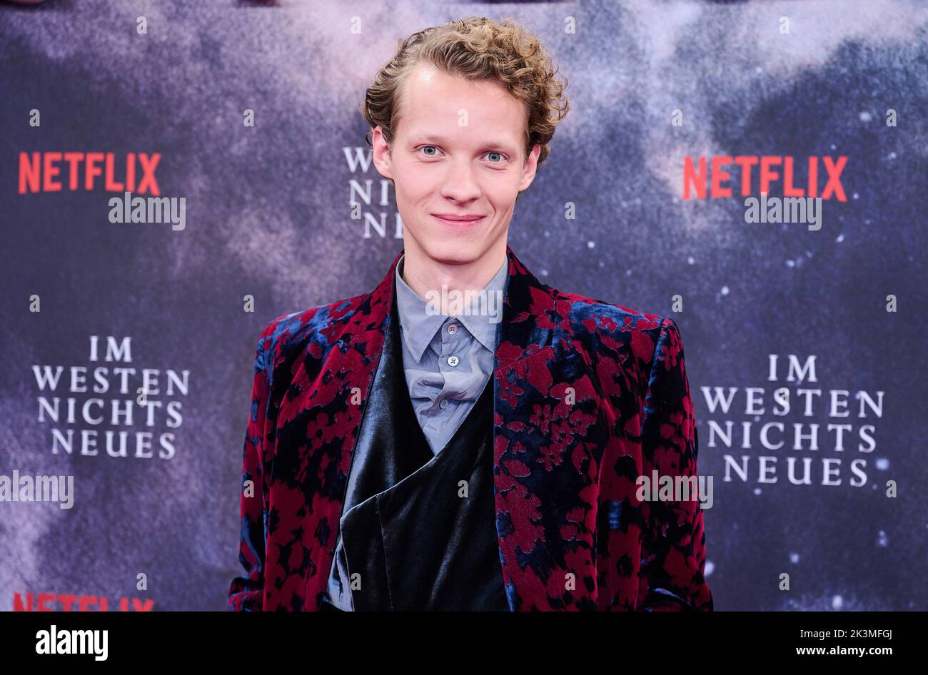 Berlin, Germany. 27th Sep, 2022. Actor Felix Kammerer comes to the ...