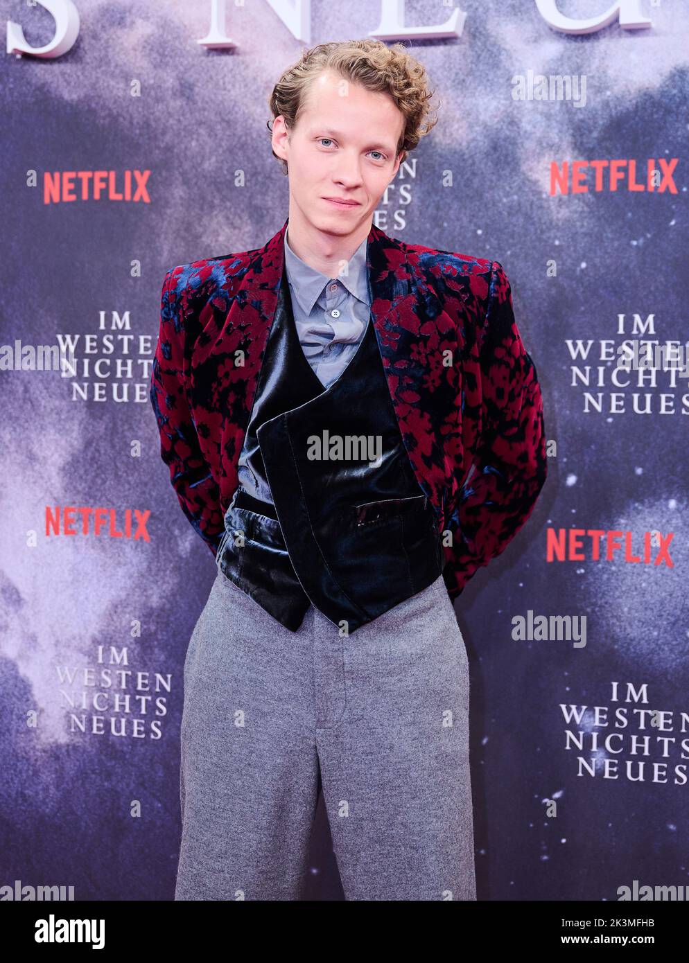 Berlin, Germany. 27th Sep, 2022. Actor Felix Kammerer comes to the ...