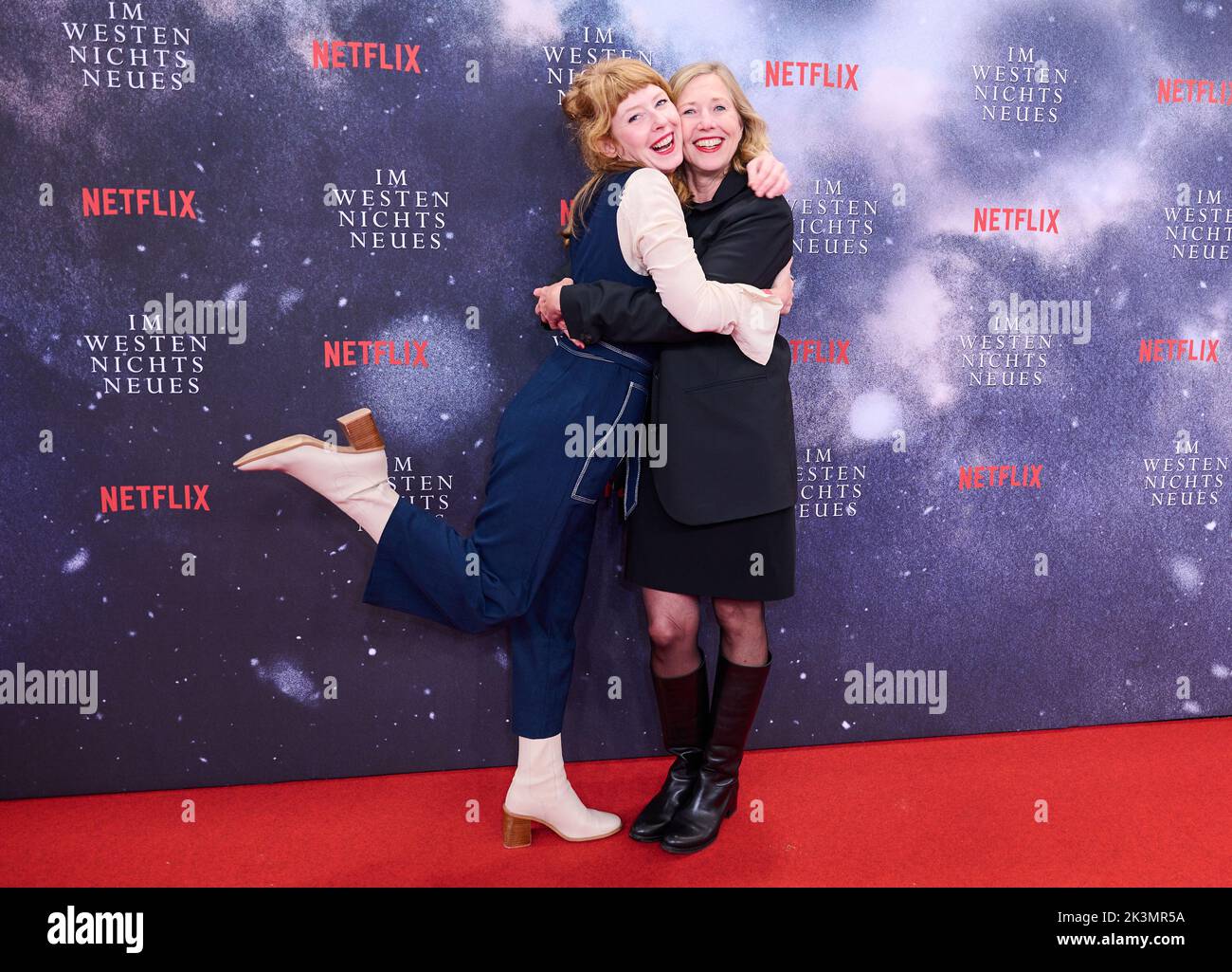 Berlin, Germany. 27th Sep, 2022. Sarah Bauerett (l) and Petra Zieser ...