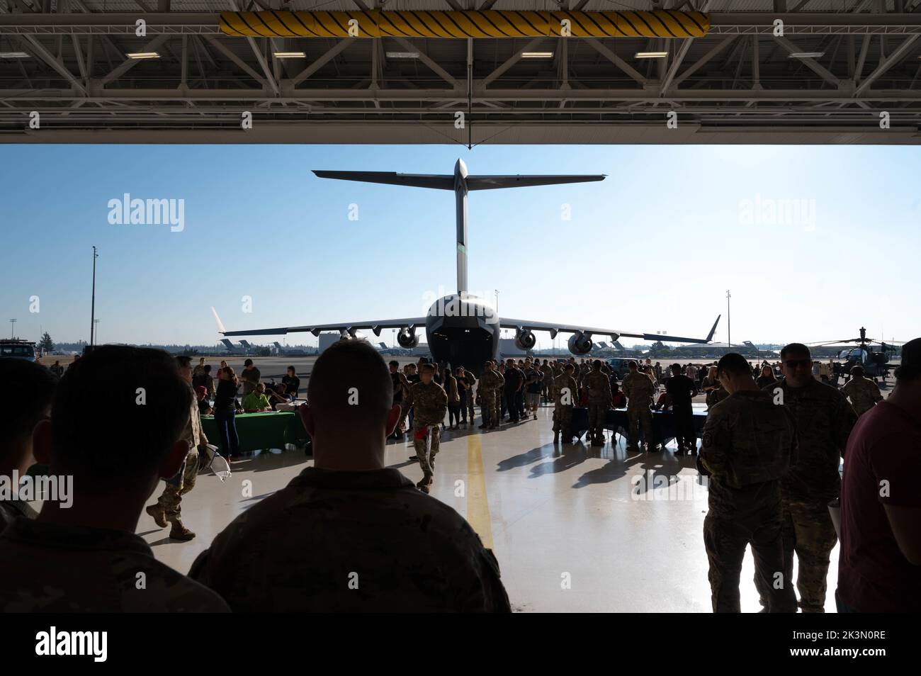U.S. service members and their families meet Atlanta Falcons team ...
