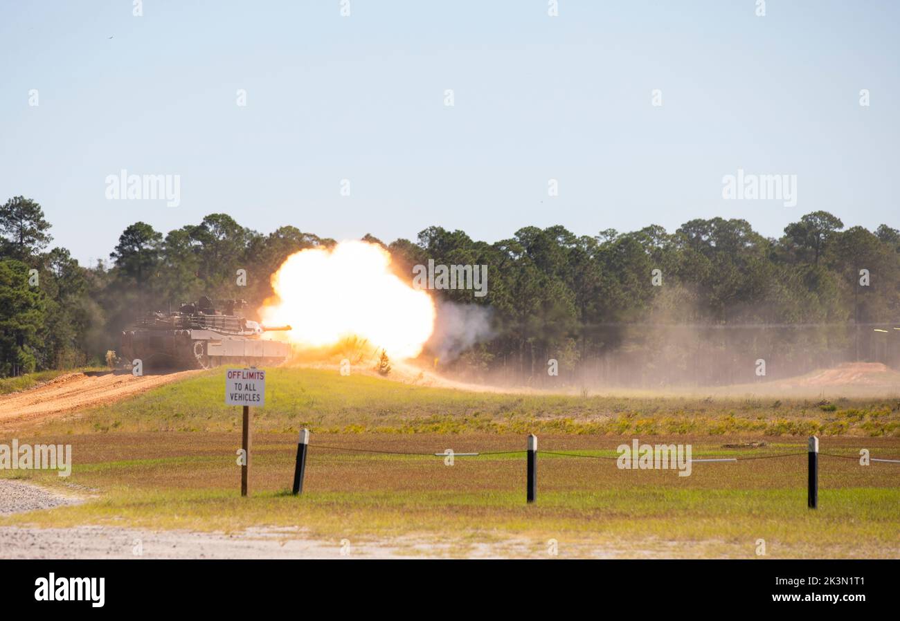 Family members of U.S. Army Soldiers assigned to the "Hound Battalion ...