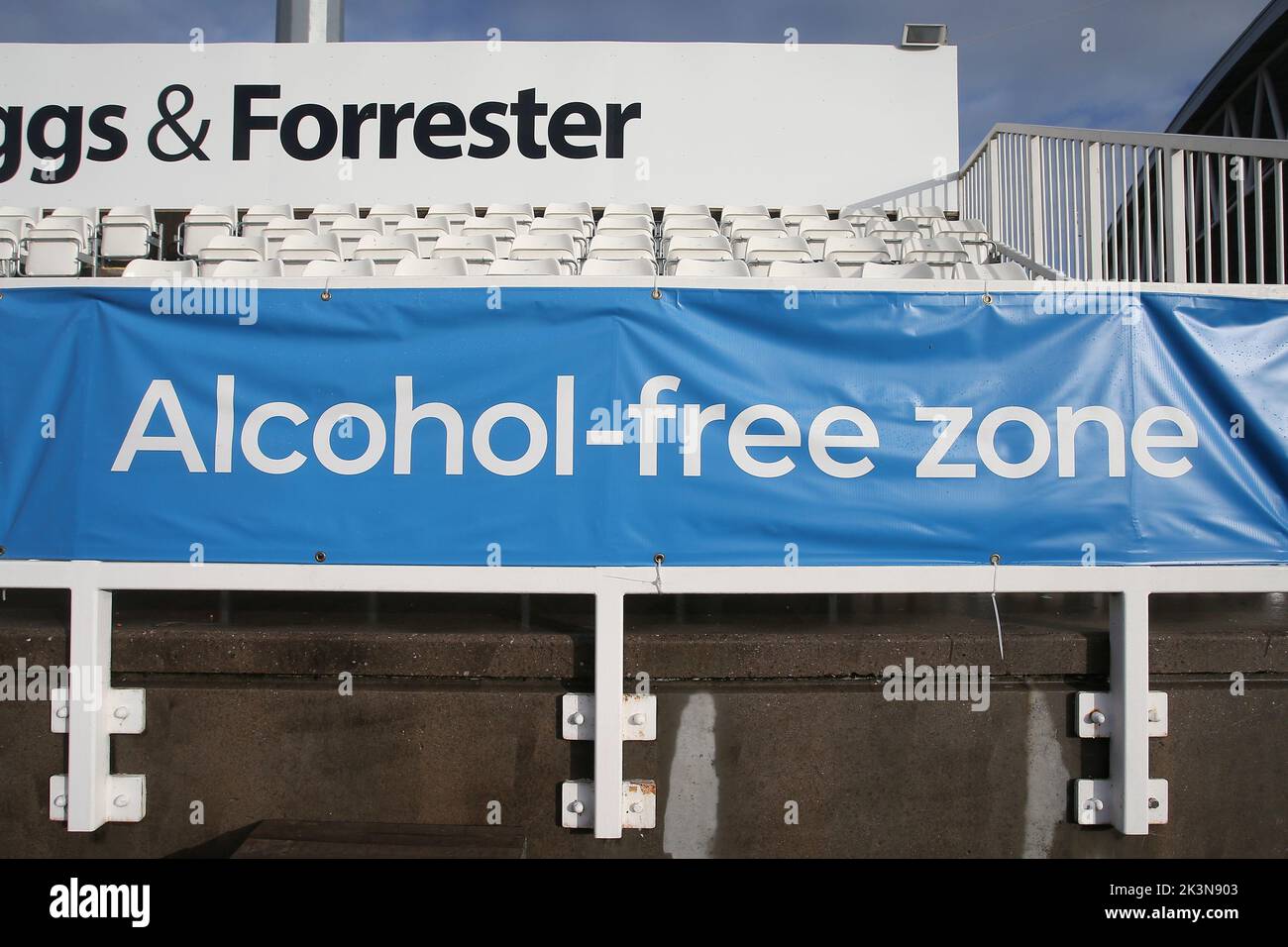 Alcohol free zone sign hi-res stock photography and images - Alamy
