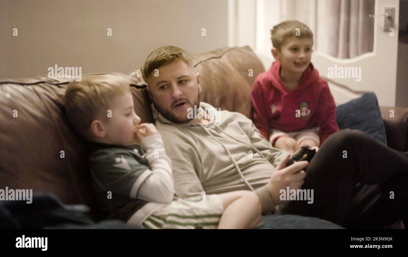 WELCOME TO WREXHAM, center: fan Shaun Winter, 'Rebuilding', (Season 1 ...