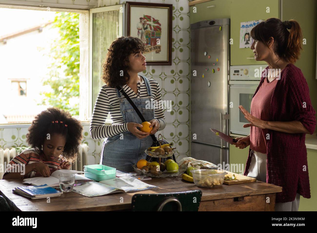 YOU'RE NOTHING SPECIAL, (aka TU NO ERES ESPECIAL), from left: Hilary ...