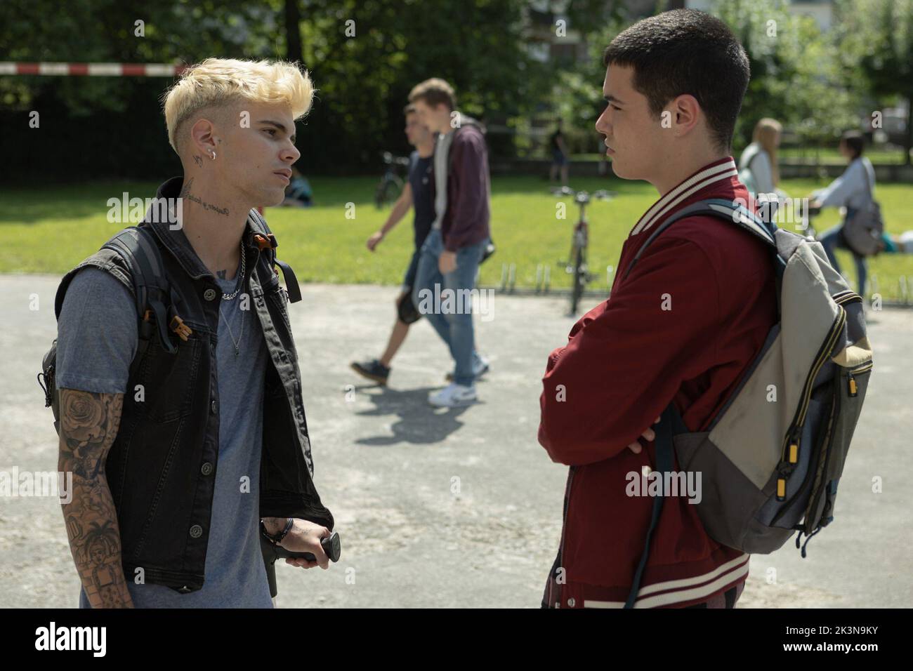 YOU'RE NOTHING SPECIAL, (aka TU NO ERES ESPECIAL), from left: Víctor ...